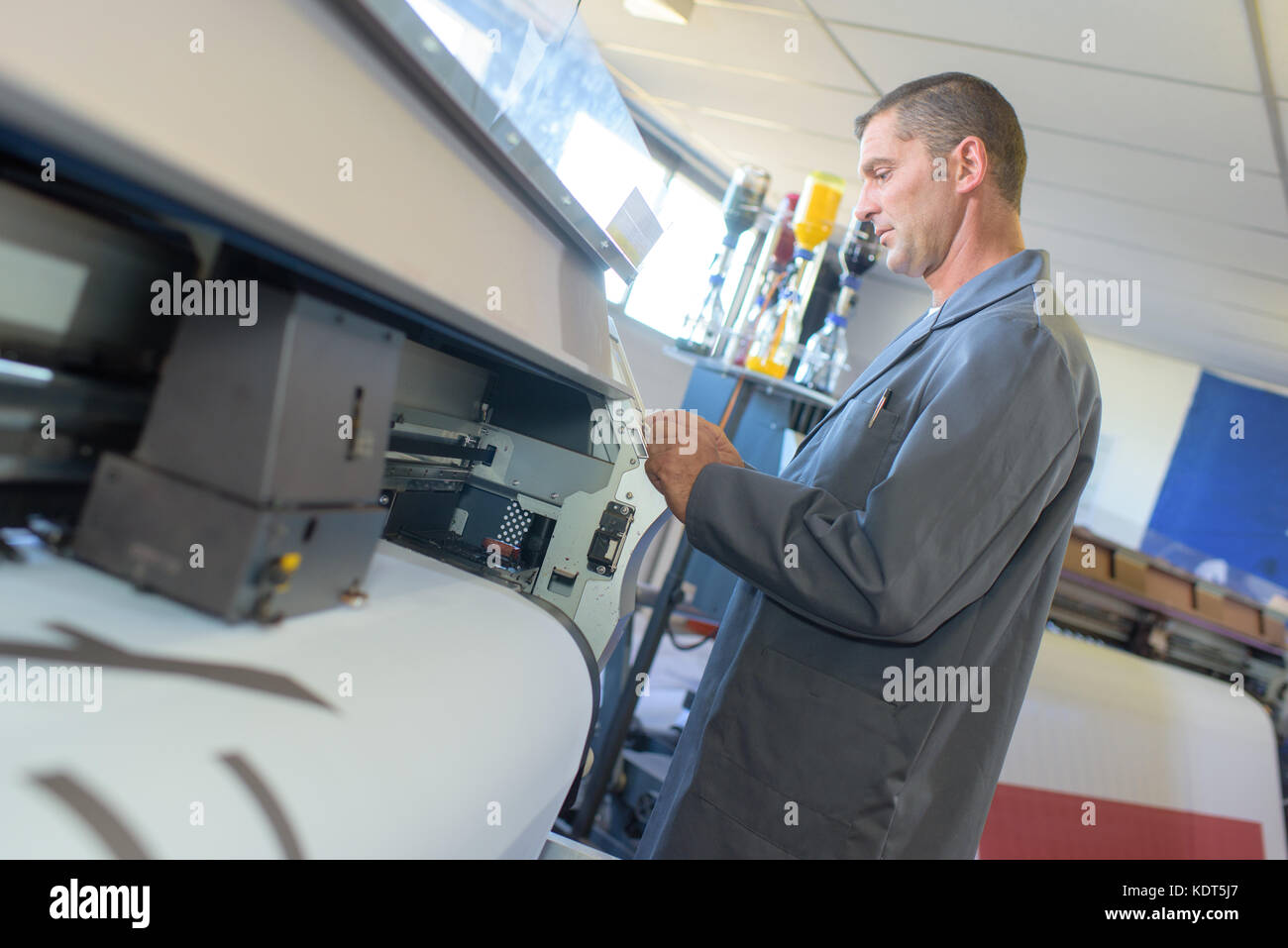 printing press employee Stock Photo - Alamy
