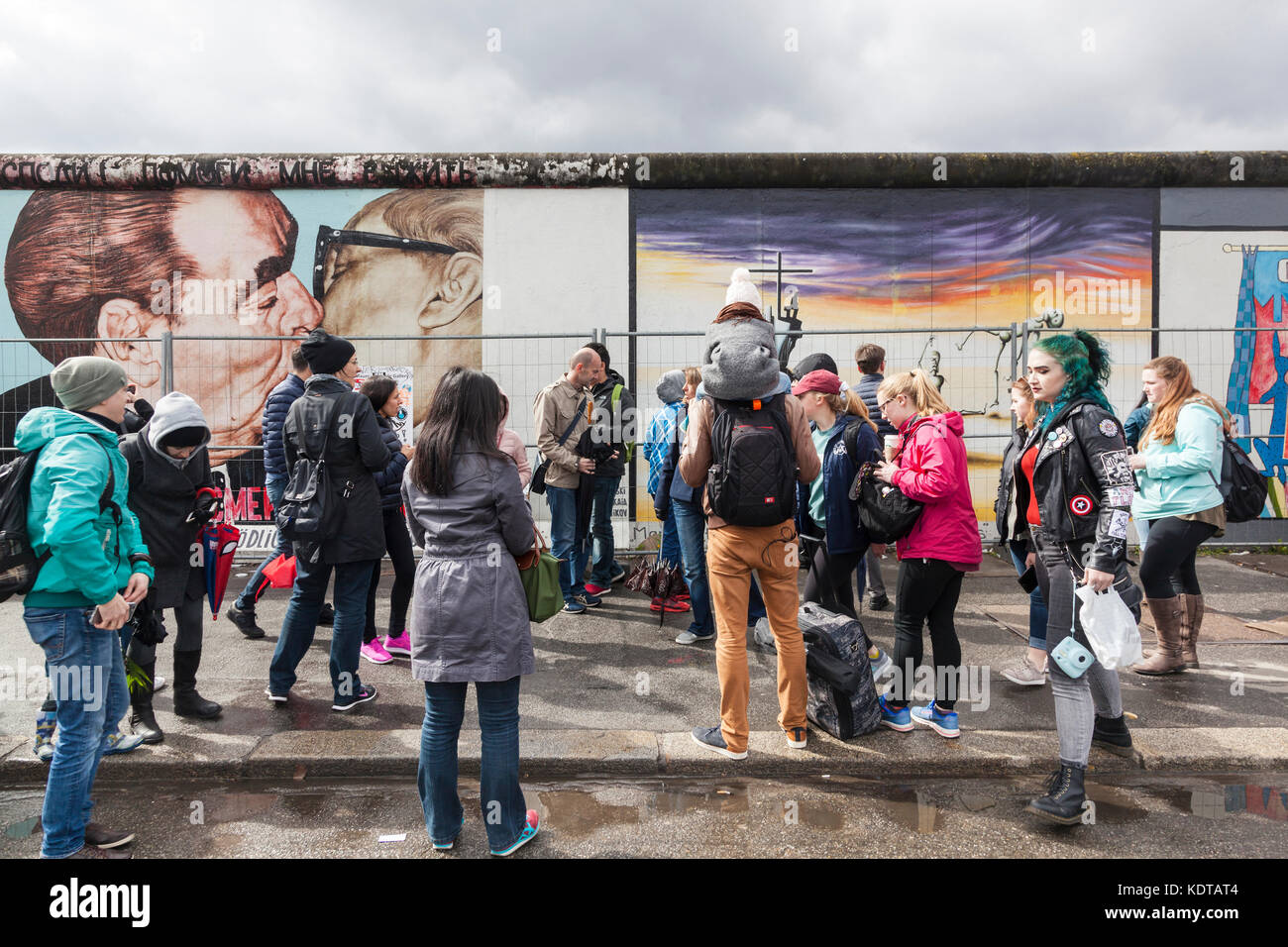 The Kiss, East Side Gallery, Berlin, Germany Stock Photo - Alamy