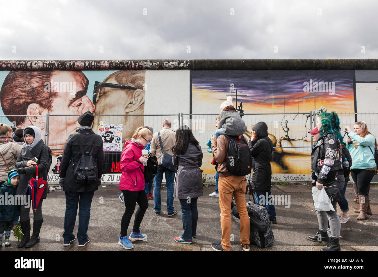 Berlin Wall The Kiss High Resolution Stock Photography and Images - Alamy