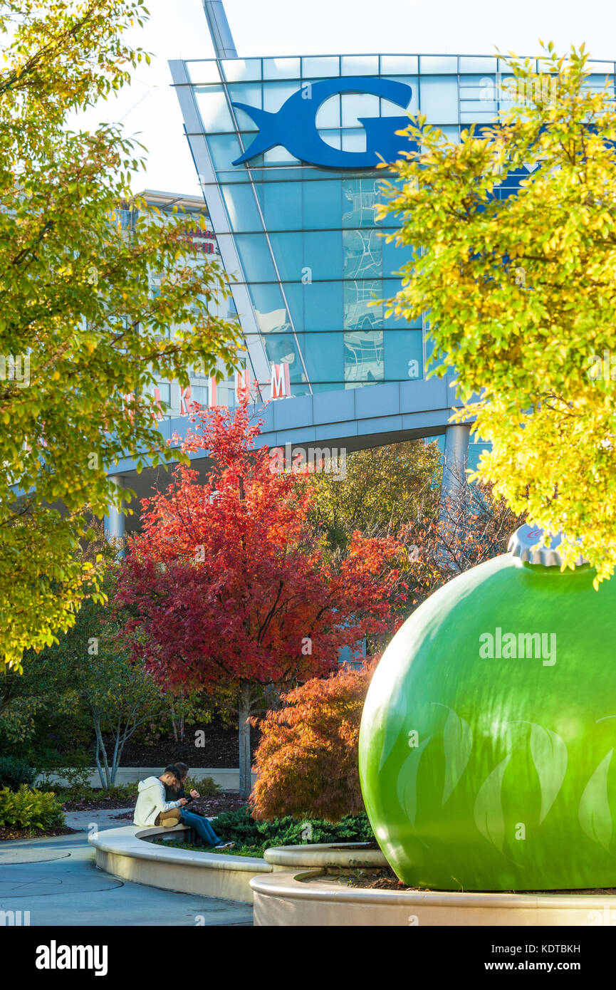 The colorful courtyard of downtown Atlanta's Pemberton Place between ...