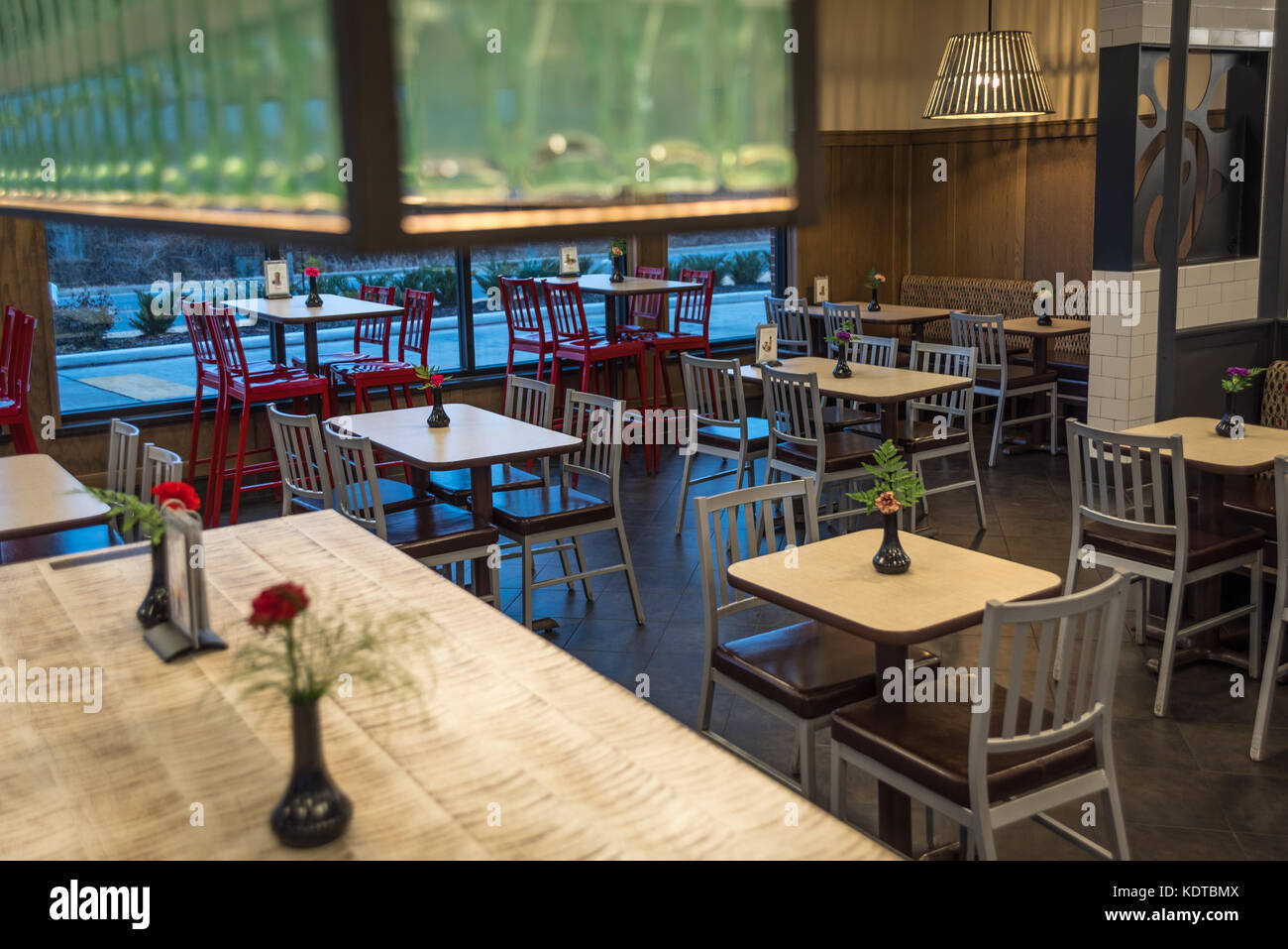 Empty restaurant hi-res stock photography and images - Alamy