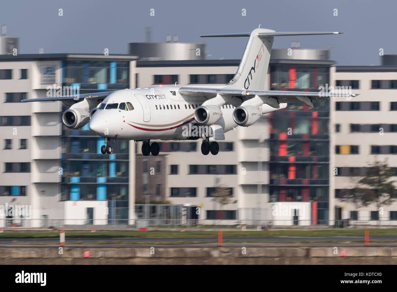 Avro rj85 hi-res stock photography and images - Alamy