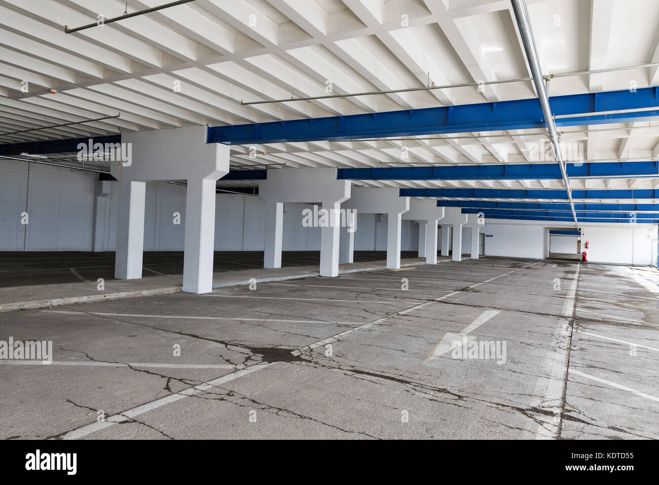 Empty parking structure hi-res stock photography and images - Alamy