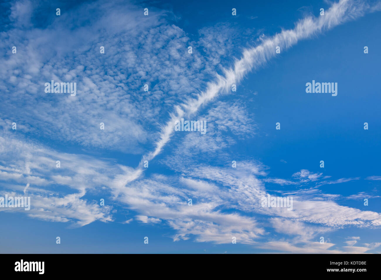 Contrail in sky hi-res stock photography and images - Alamy