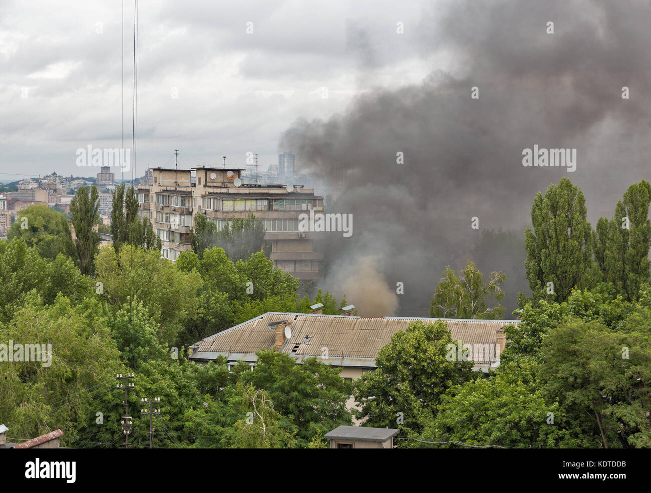Smoke city hi-res stock photography and images - Alamy