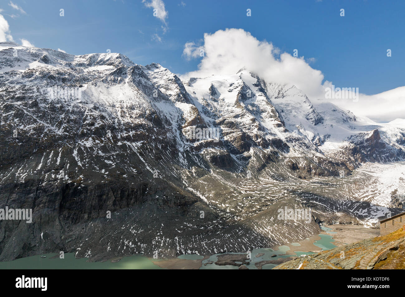 Mountain landscape on Kaiser Franz Josef glacier with cableway building ...