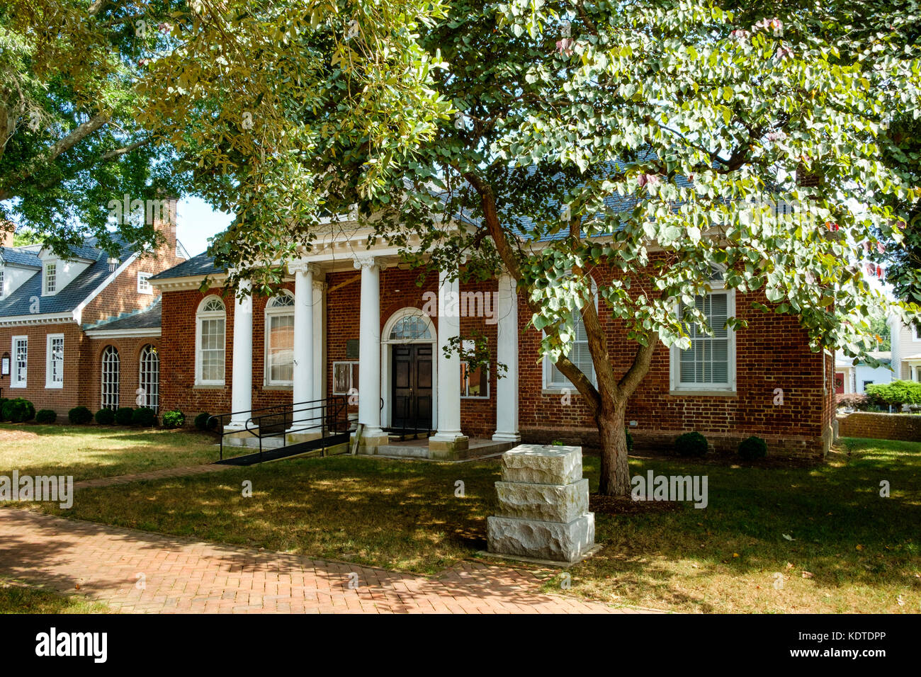 Gloucester county courthouse hi-res stock photography and images - Alamy