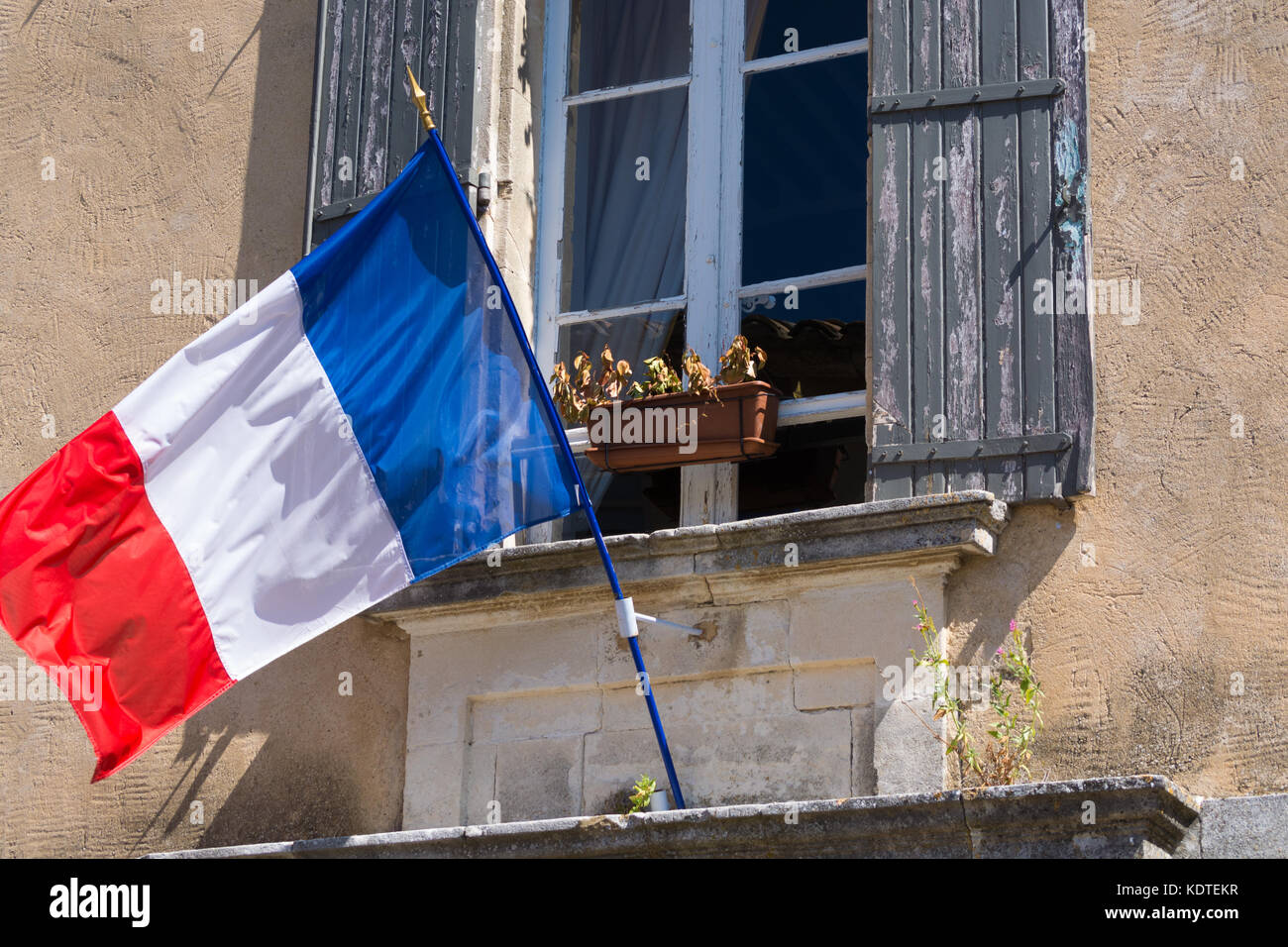 Flag of France (French: Drapeau français) is a tricolour flag featuring ...