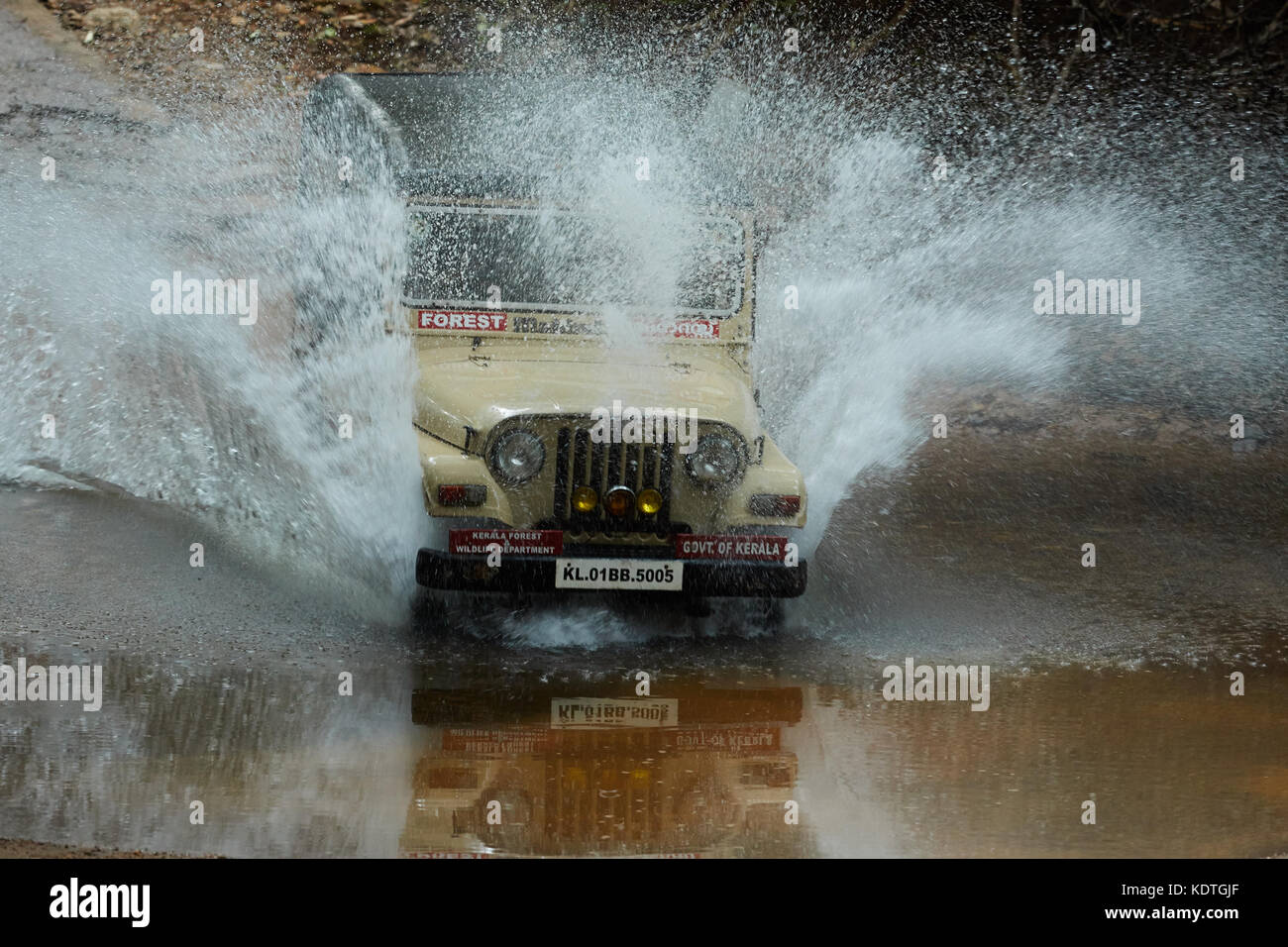 jeep speeding through the water Stock Photo - Alamy
