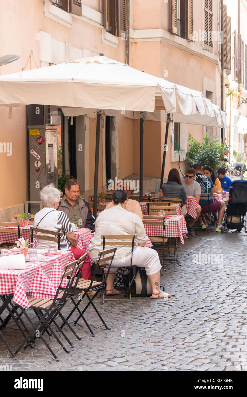 Restaurant tables hi-res stock photography and images - Alamy