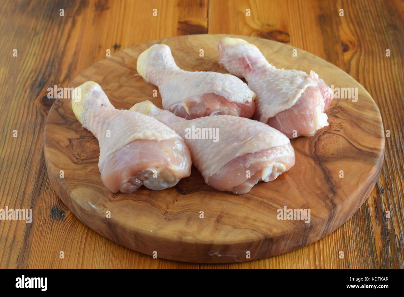 Raw uncooked chicken legs hi-res stock photography and images - Alamy
