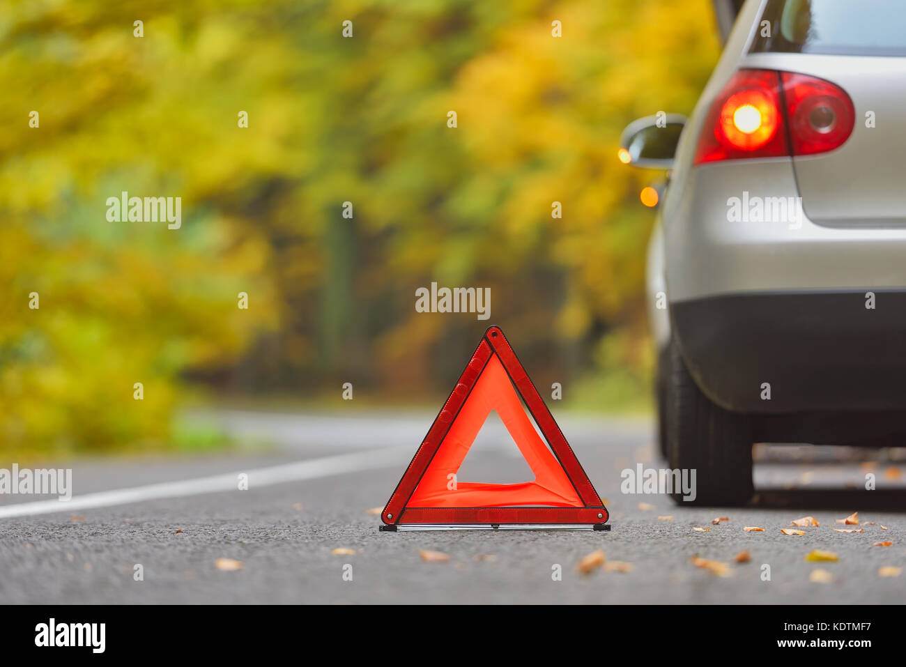 Broken car concept, breakdown triangle on road Stock Photo - Alamy