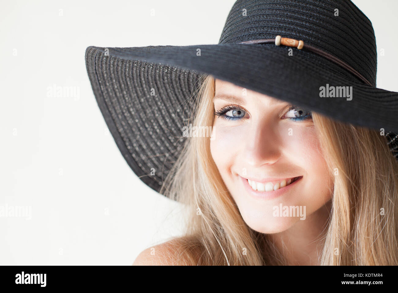 beautiful girl in a hat with a brim fashion Stock Photo - Alamy