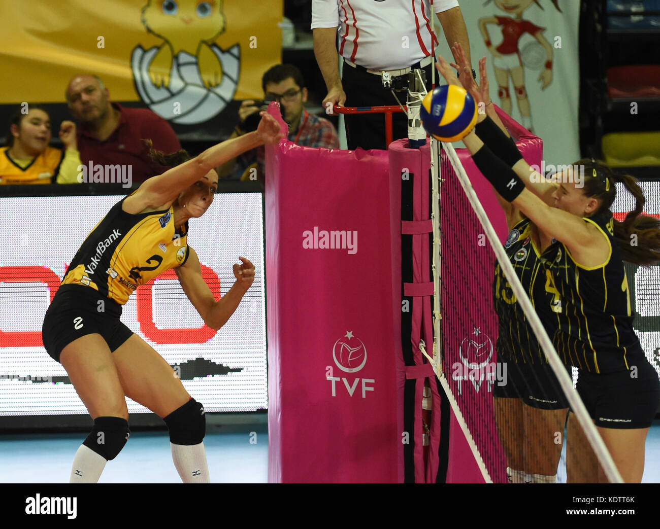 Ankara, Turkey. 15th Oct, 2017. Vakifbank player Gozde Kirdar(L) spikes ...