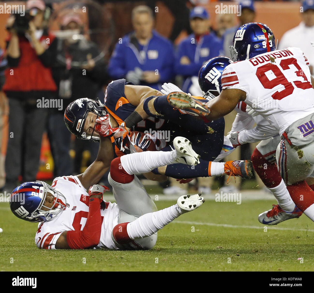 Denver, Colorado, USA. 15th Oct, 2017. Broncos TE A.J. DERBY, center ...