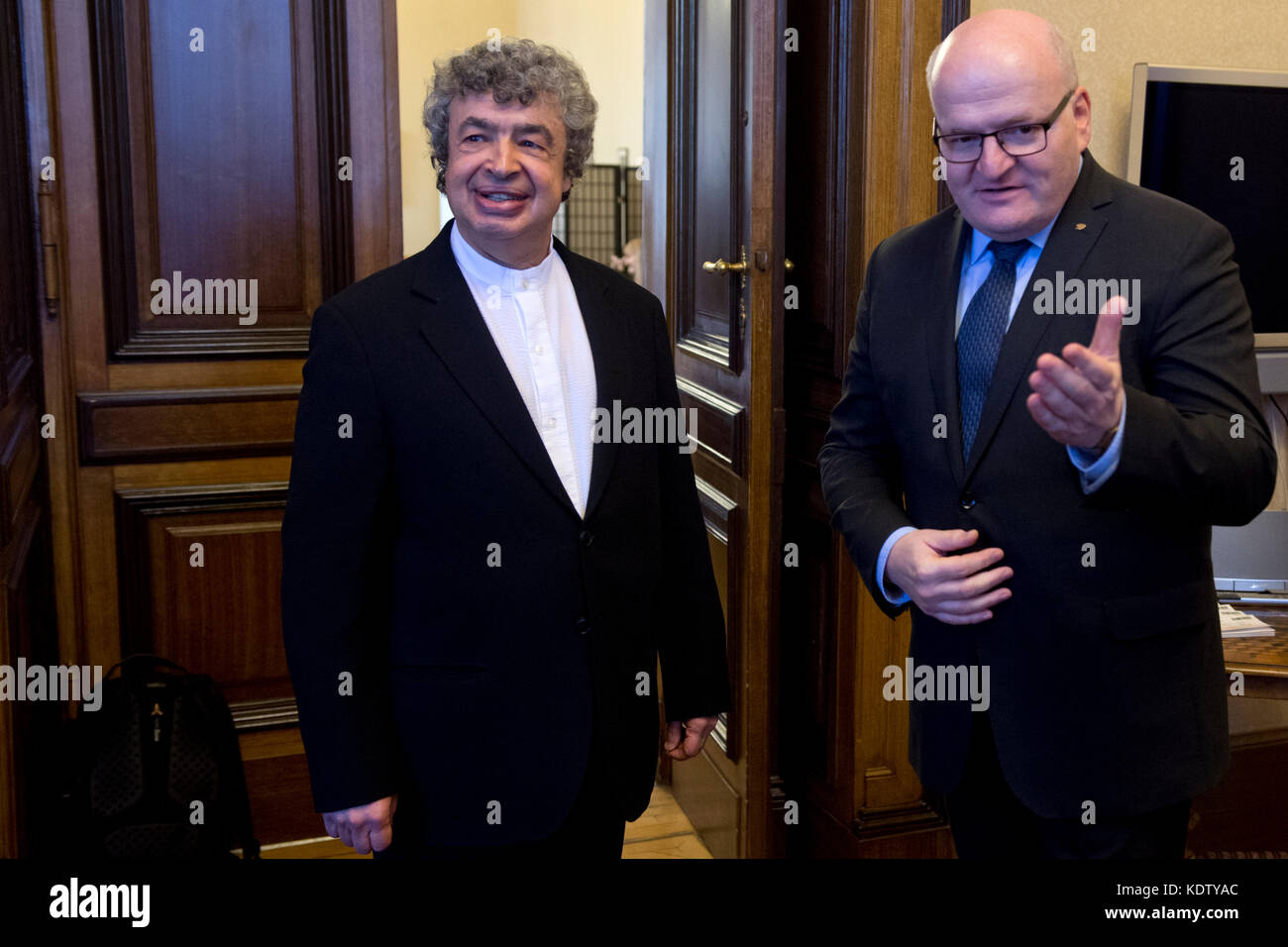 Semyon Bychkov, new principal conductor of the Czech Philharmonic ...