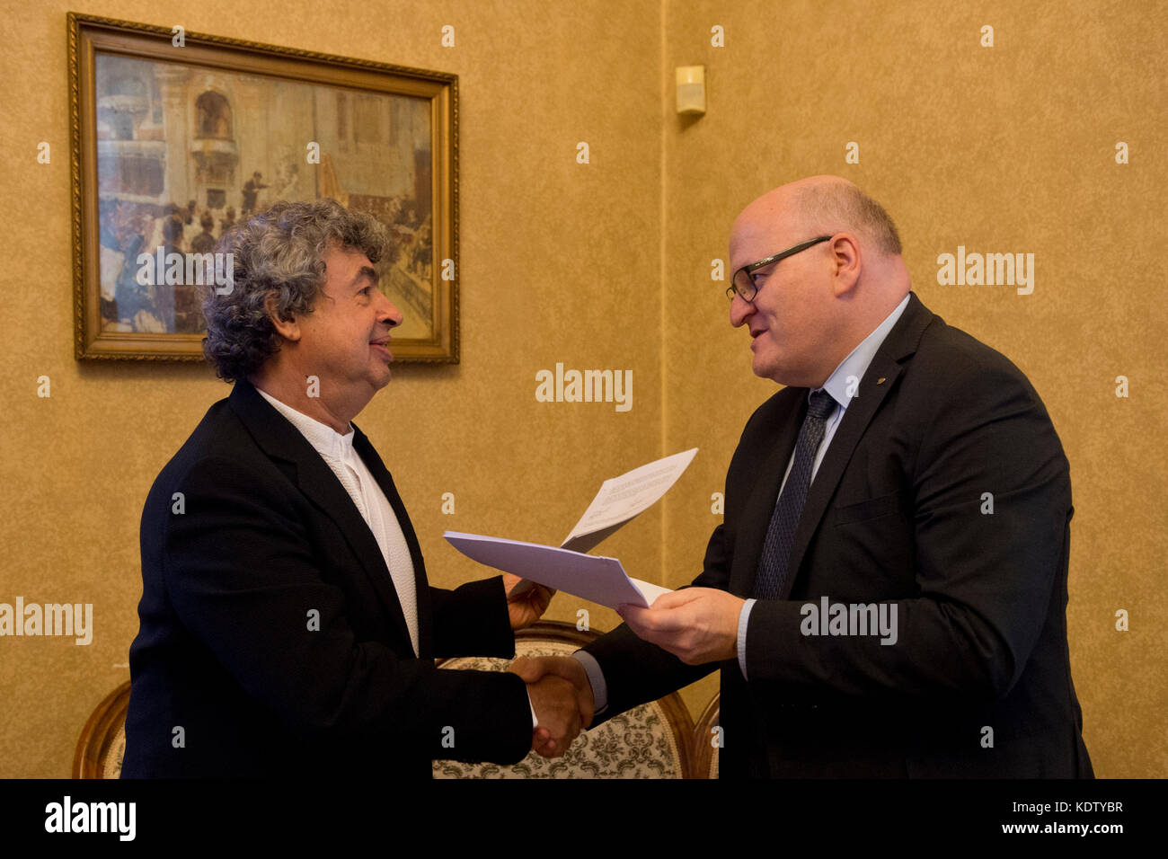 Semyon Bychkov (left), new principal conductor of the Czech ...