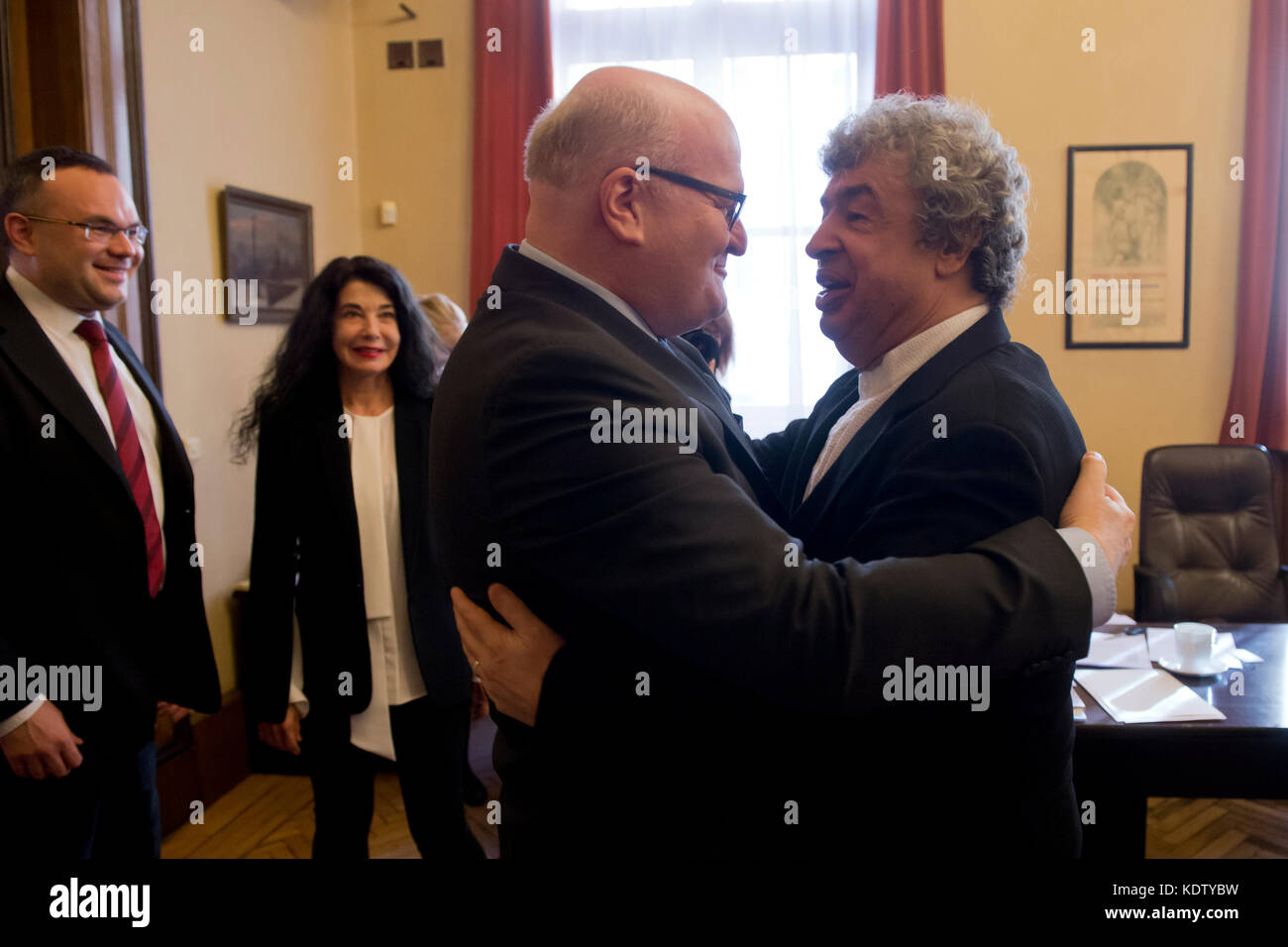 Semyon Bychkov (right), new principal conductor of the Czech ...