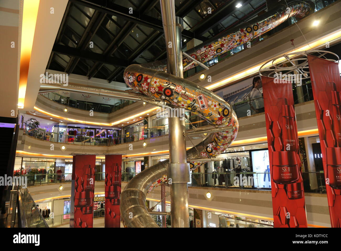 Shanghai, China. 16th Oct, 2017. (EDITORIAL USE ONLY. CHINA OUT).A ...