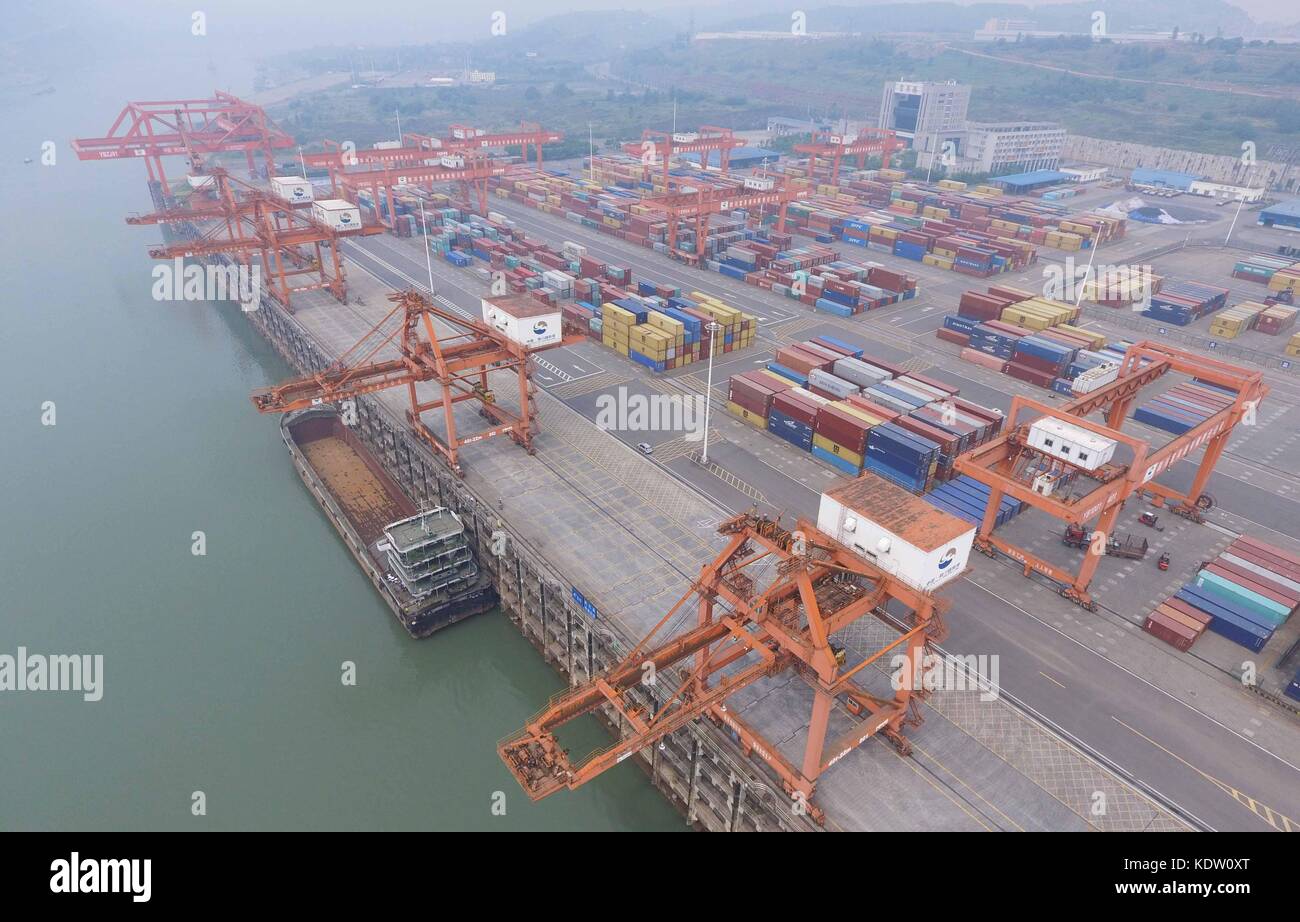 Population of 10 2 million hi-res stock photography and images - Alamy