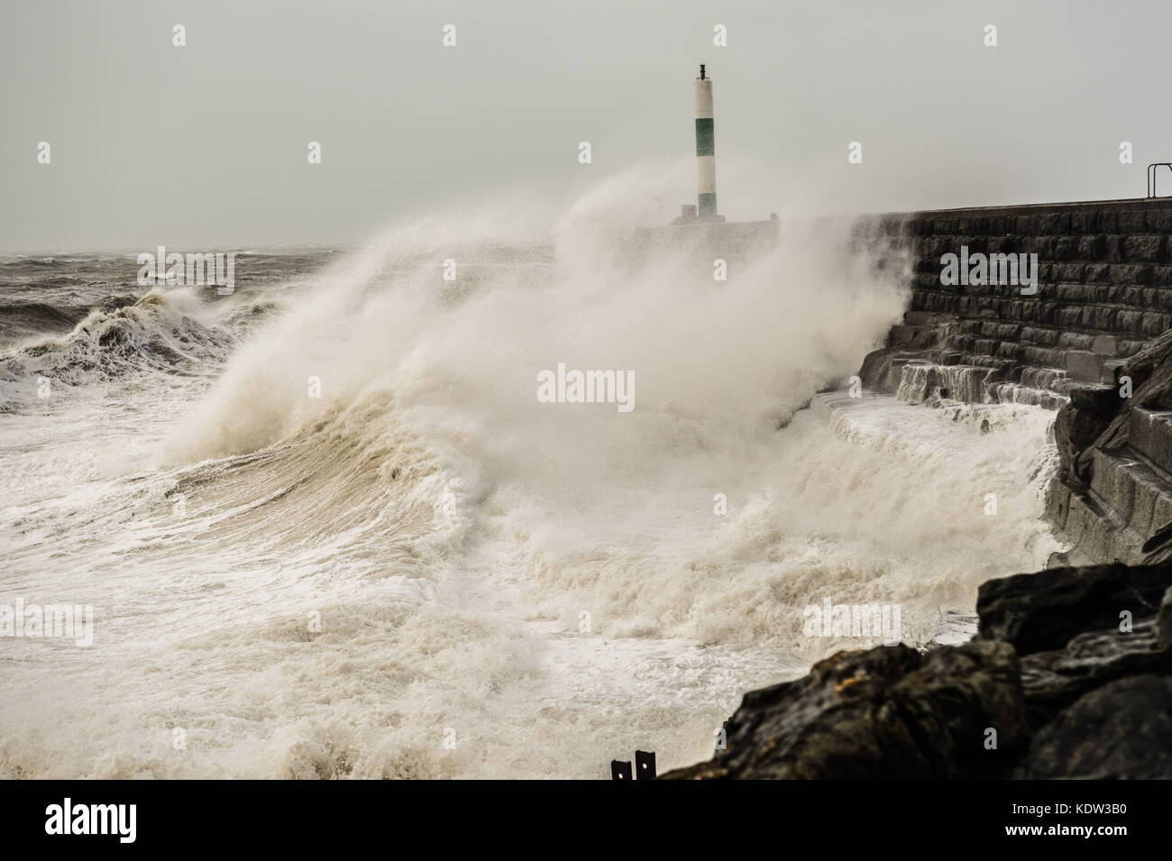 Huge waves striking lighthouse hi-res stock photography and images - Alamy