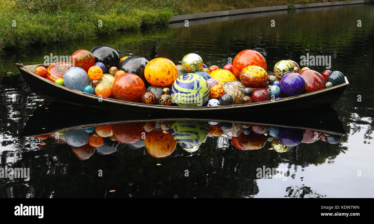 Bronx, New York, USA. 16th Oct, 2017. 'Float Boat' (Blown glass and ...