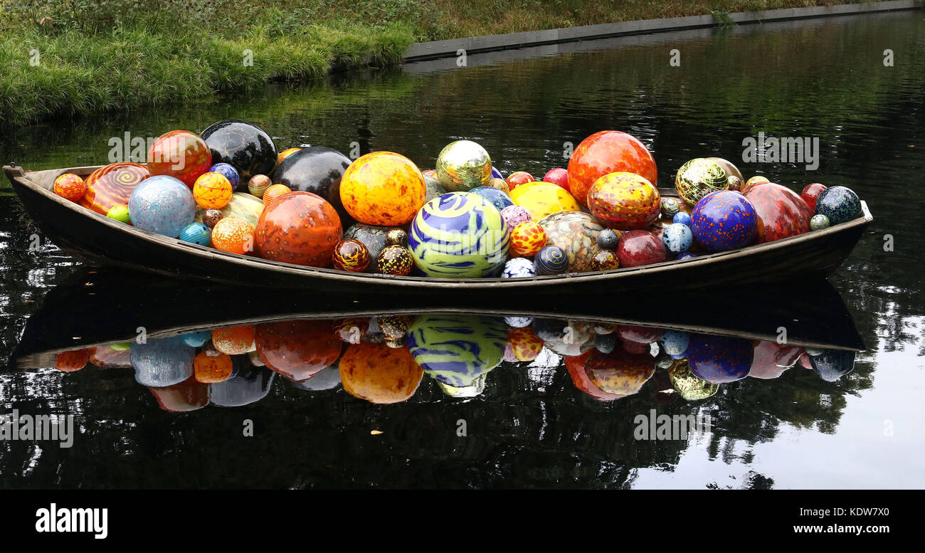 Bronx, New York, USA. 16th Oct, 2017. 'Float Boat' (Blown glass and ...