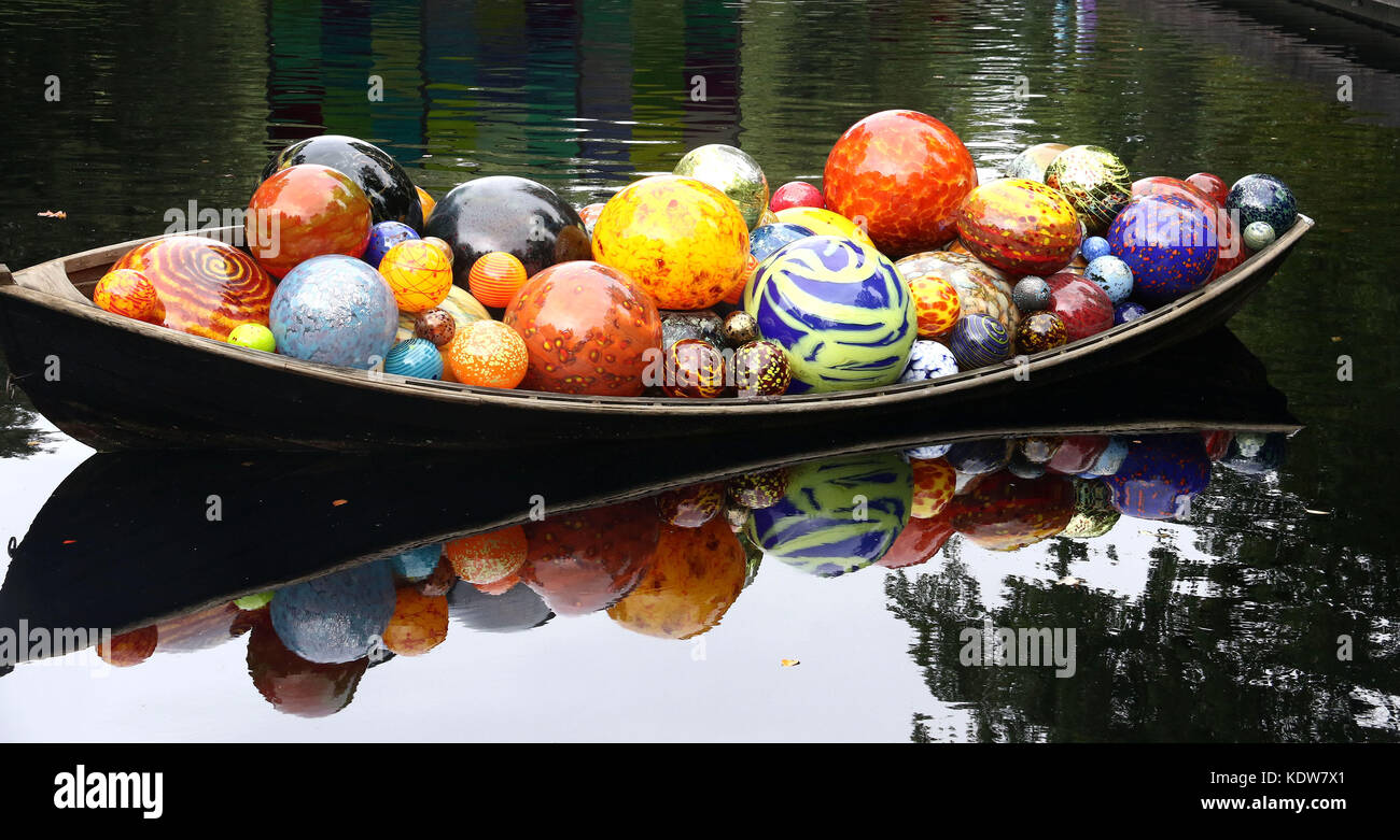 Bronx, New York, USA. 16th Oct, 2017. 'Float Boat' (Blown glass and ...