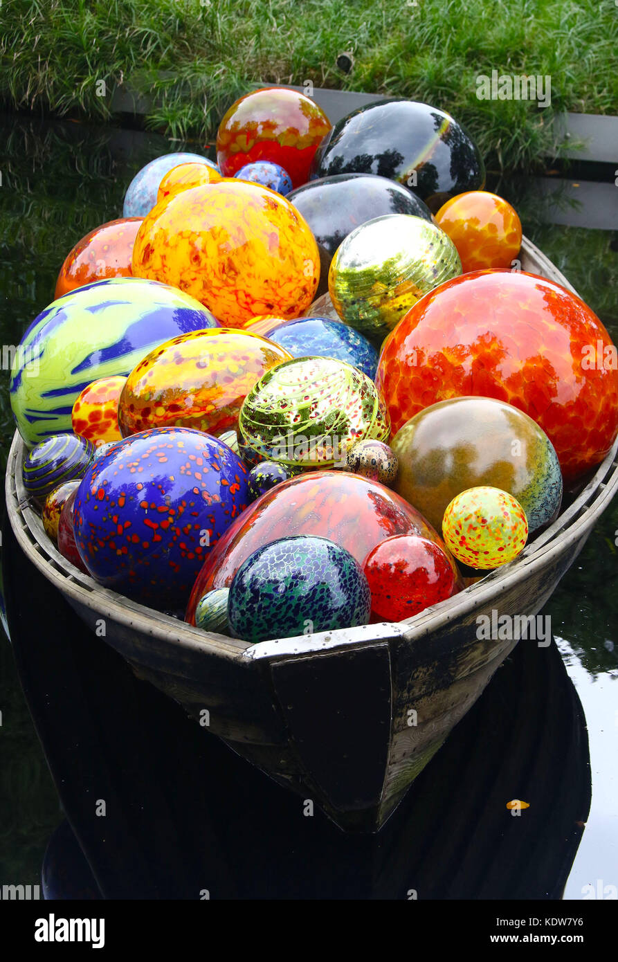 Bronx, New York, USA. 16th Oct, 2017. 'Float Boat' (Blown glass and ...
