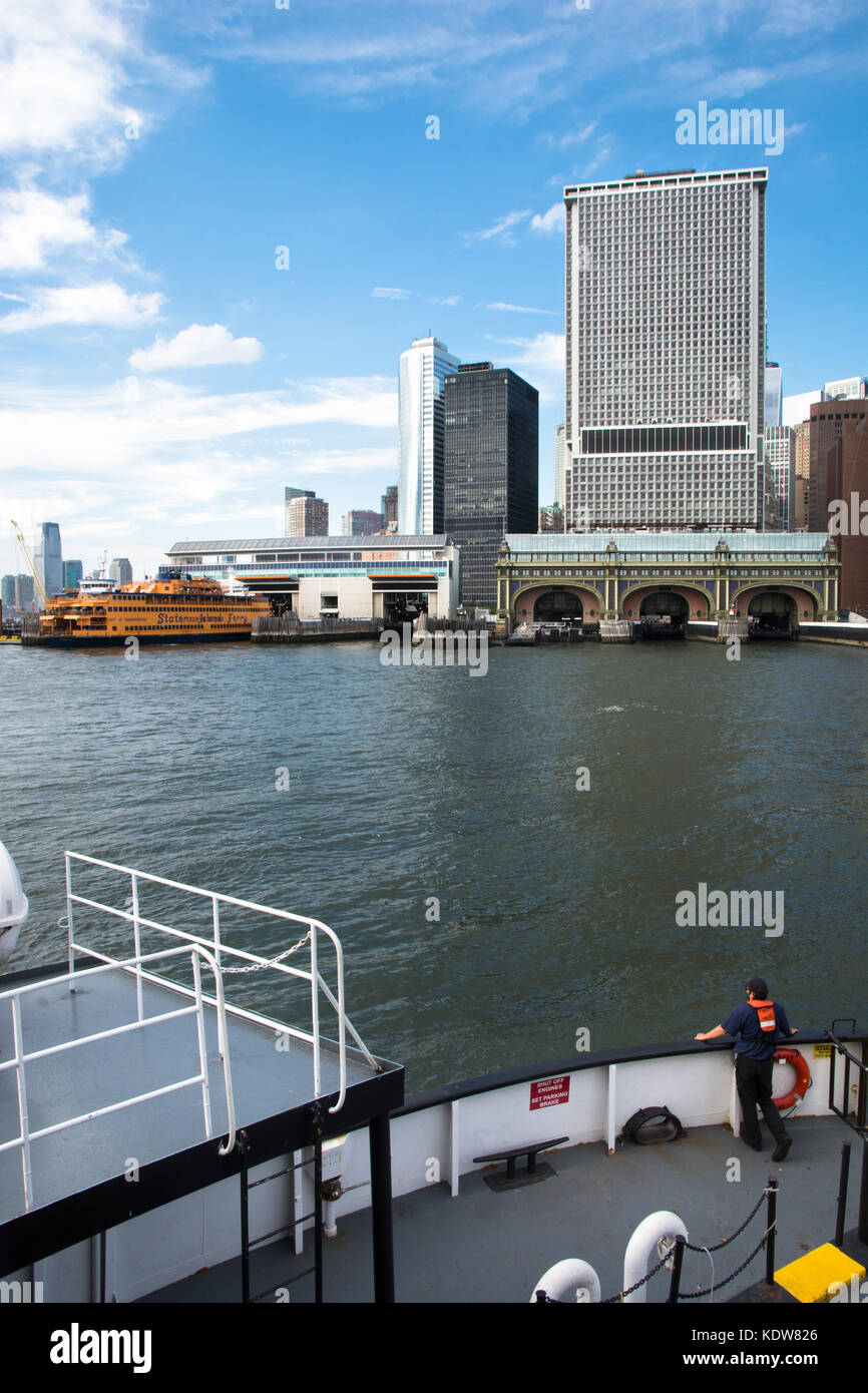 Lower view of a building hi-res stock photography and images - Alamy