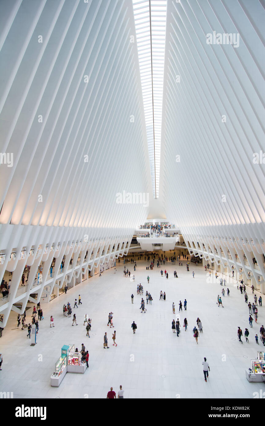 The impressive architecture of the Oculus at the World Trade Center ...