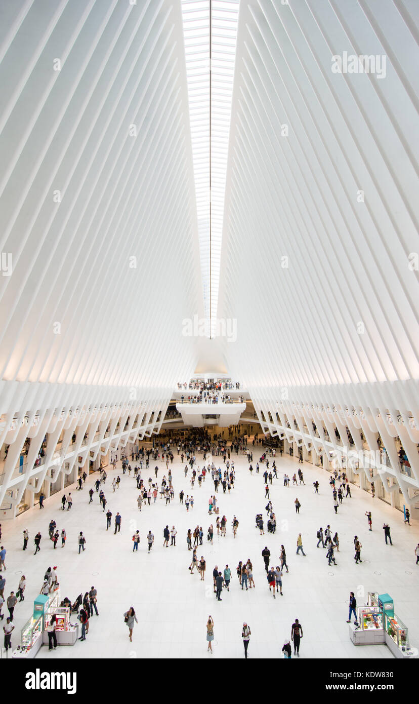 The impressive architecture of the Oculus at the World Trade Center ...