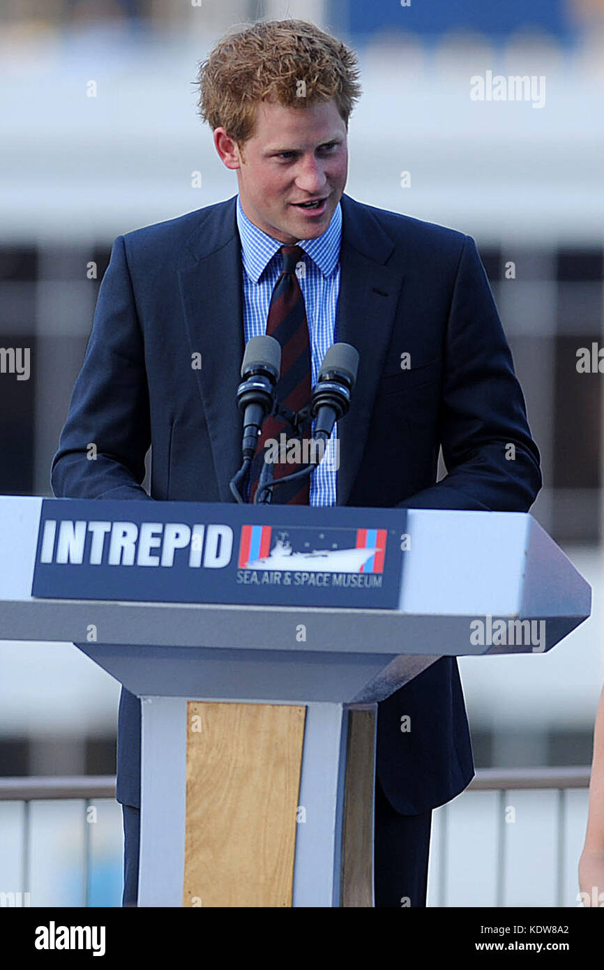 NEW YORK - JUNE 25: Prince Harry (R) speaks with U.S. Marine veteran ...