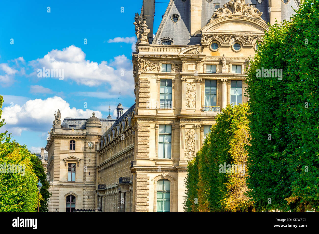The Louvre provides the backdrop of the famous and beautiful Jardin des ...