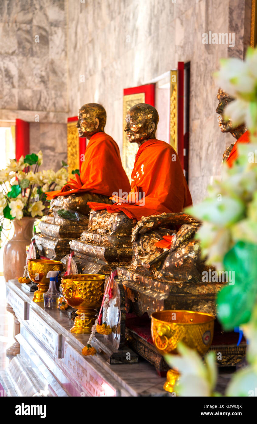 Statues of monks hi-res stock photography and images - Alamy