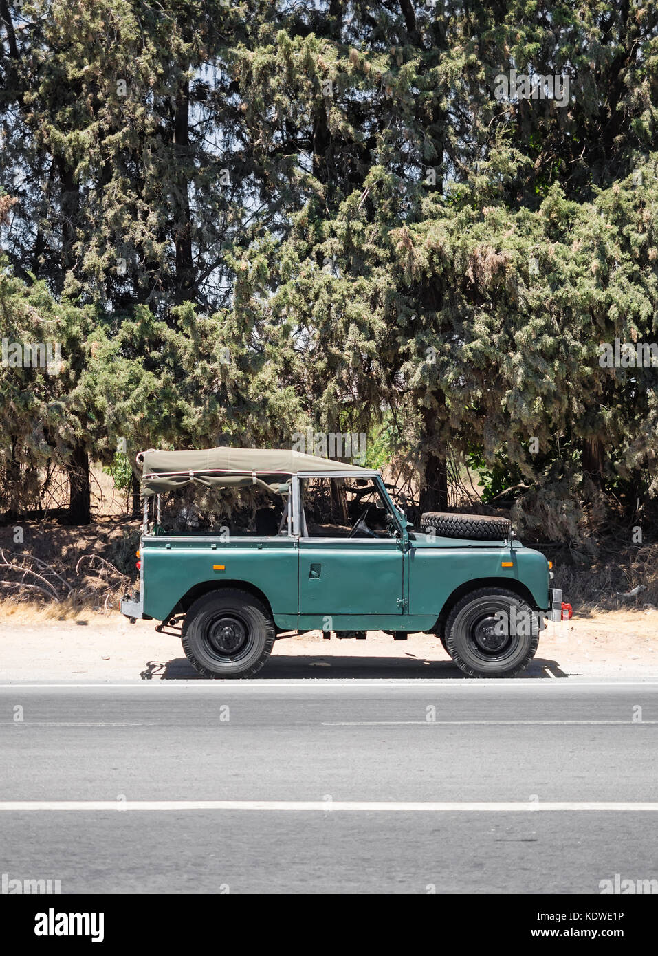 Old defender vehicle hi-res stock photography and images - Alamy