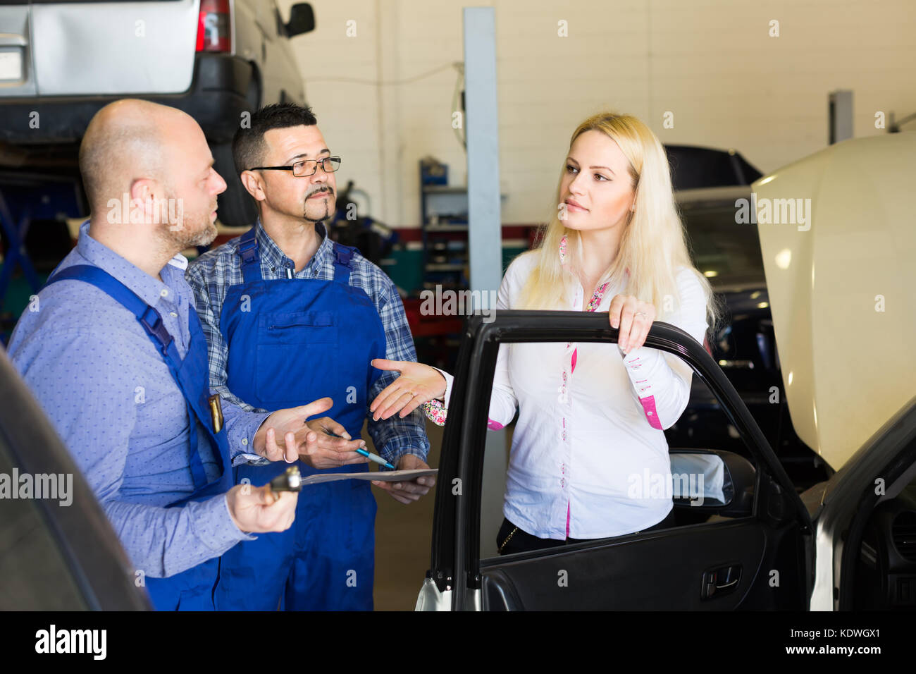 Auto service center crew hi-res stock photography and images - Alamy