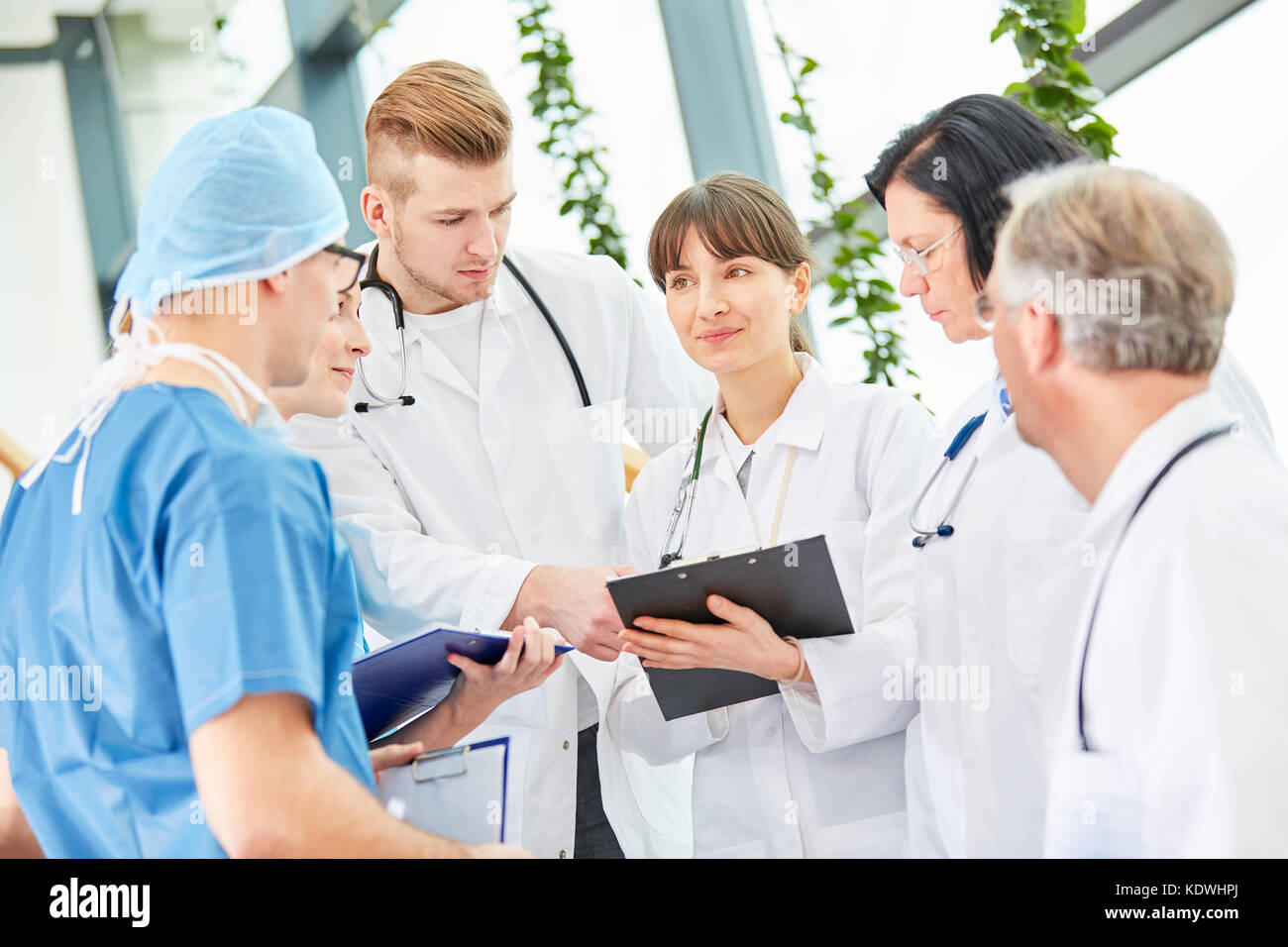 Doctors as team in meeting discuss in cooperation Stock Photo - Alamy