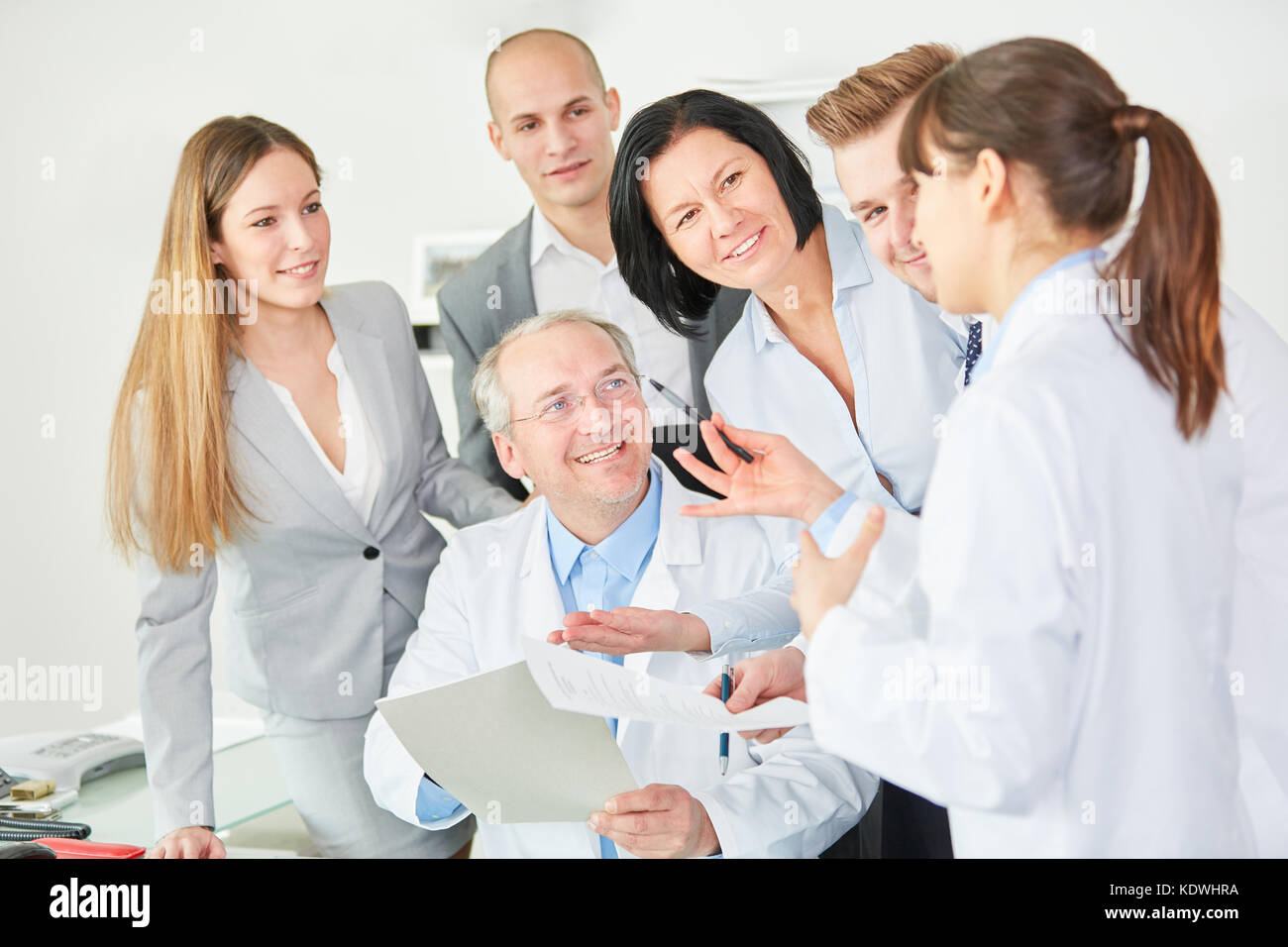Employee teamwork hi-res stock photography and images - Alamy