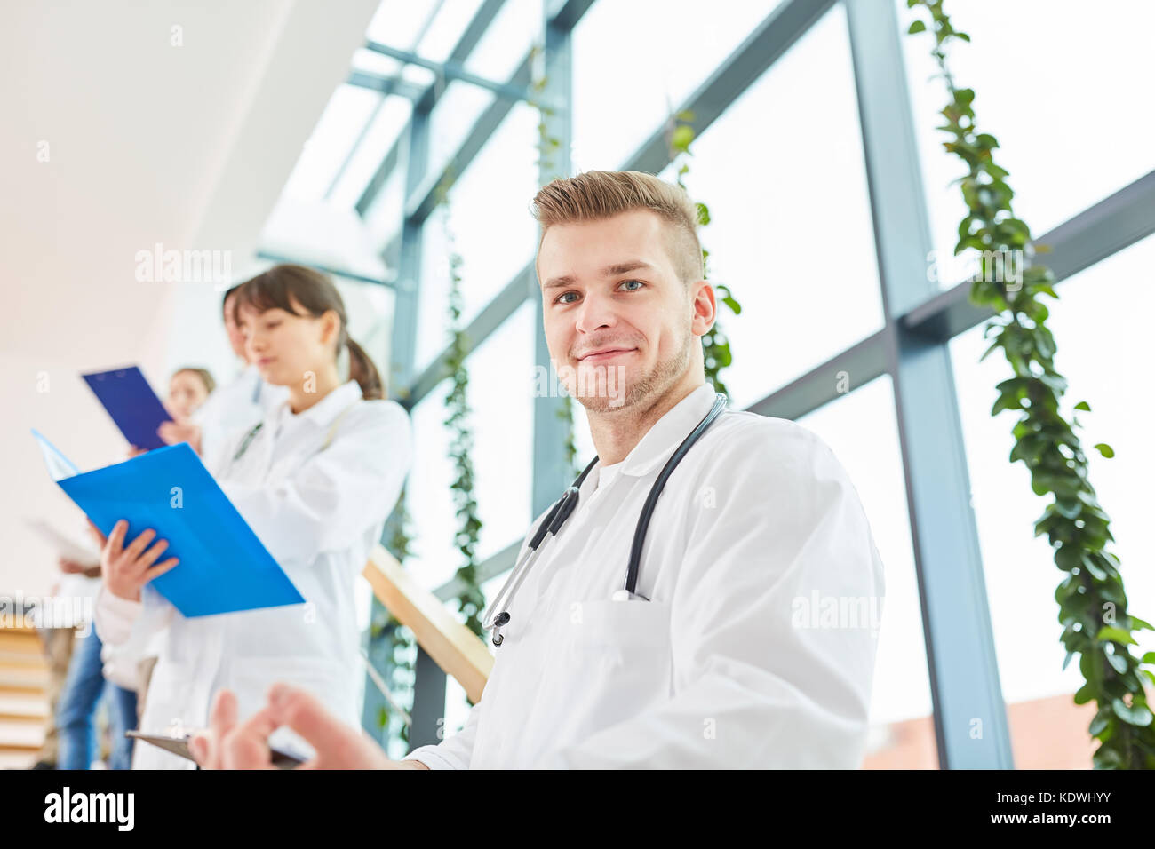 Doctor assistant apprenticeship hi-res stock photography and images - Alamy