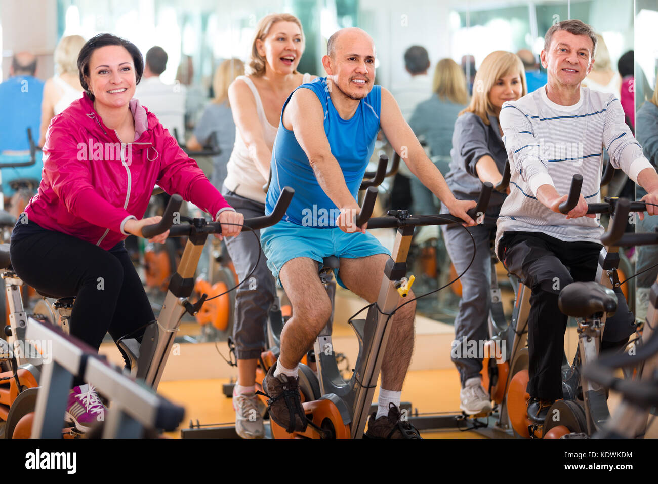 Sportive friends exercise in fitness club Stock Photo - Alamy