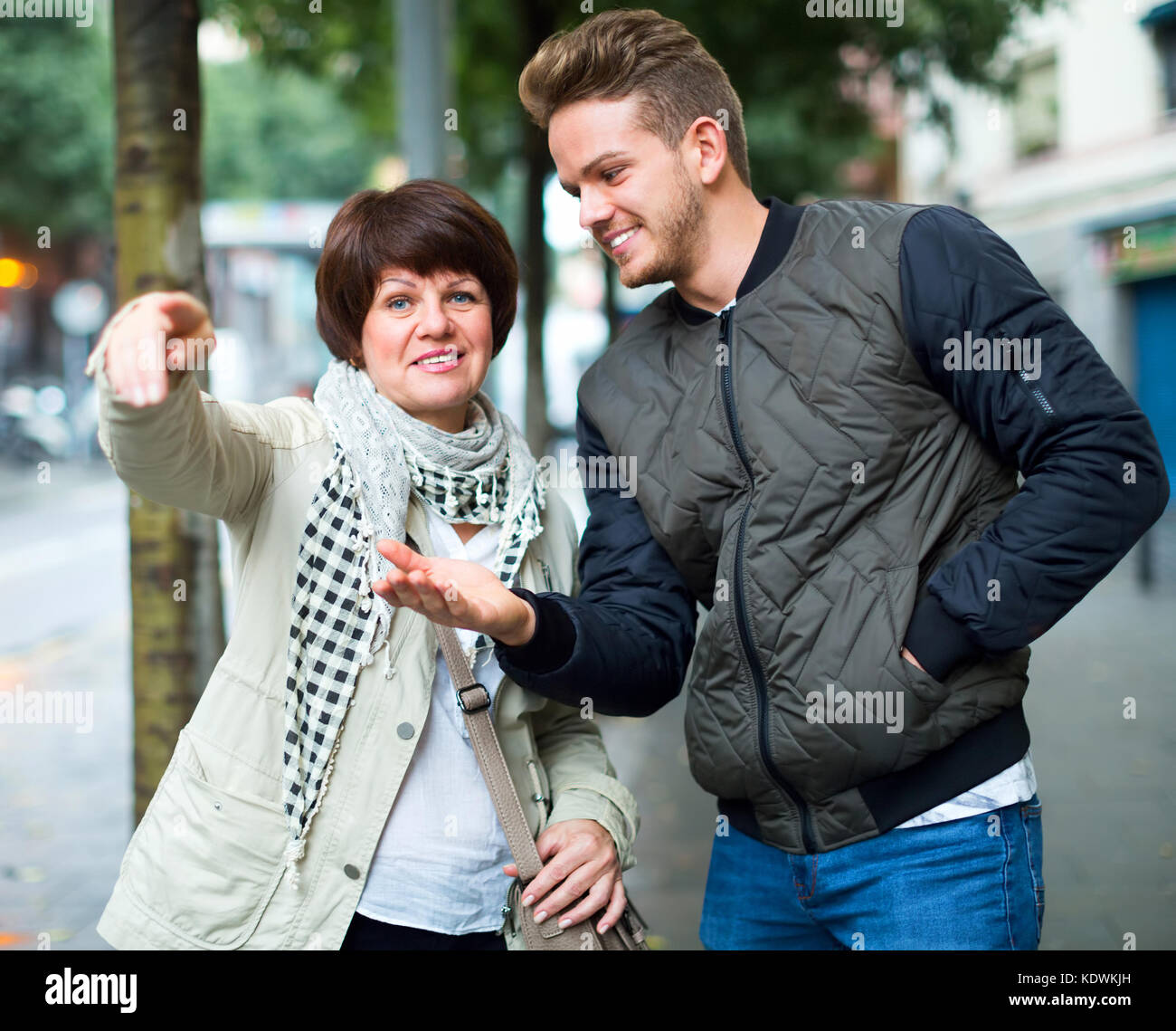 Autumn woman map directions hi-res stock photography and images - Alamy