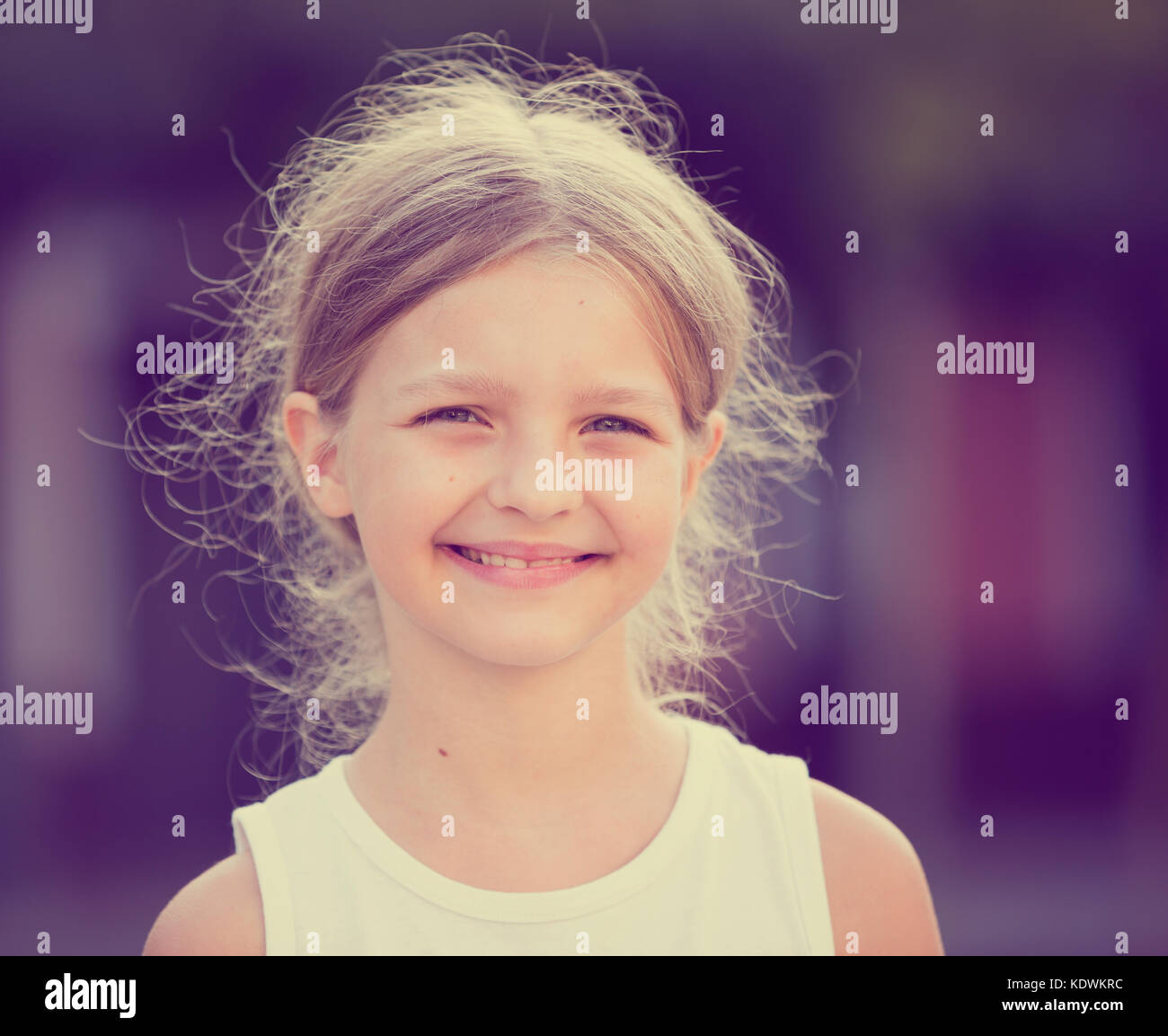 Girl age 9 posing hi-res stock photography and images - Alamy