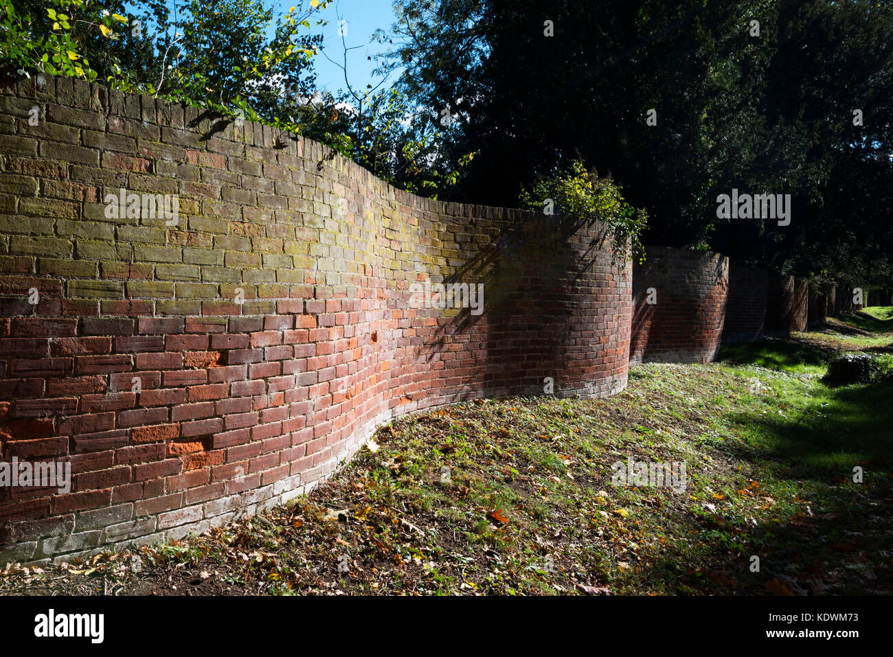 Crinkle Crankle wall Easton Suffolk England Stock Photo - Alamy