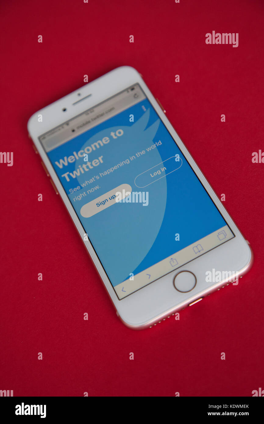 Twitter login screen hi-res stock photography and images - Alamy