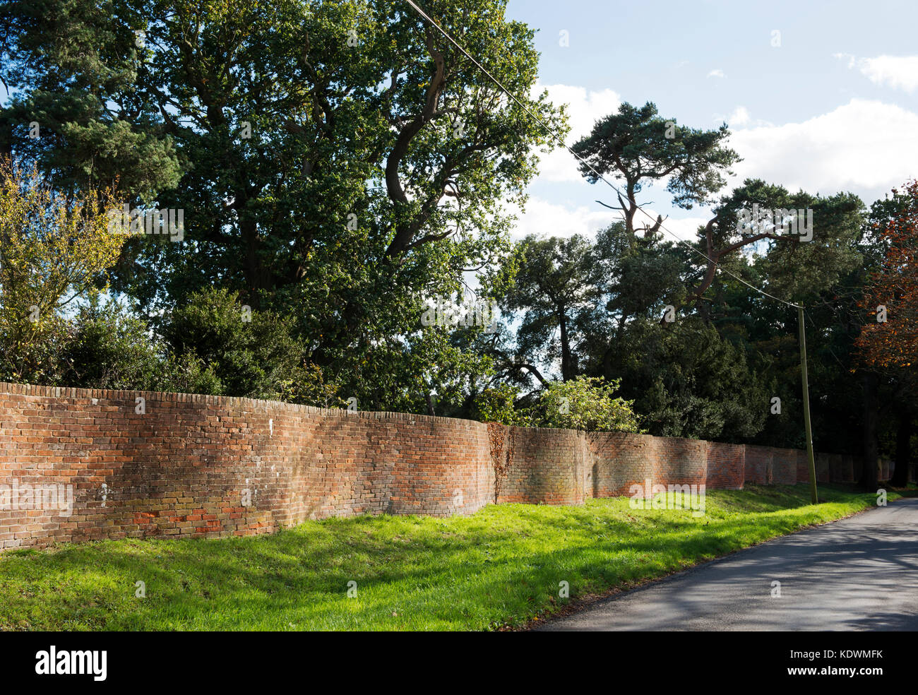 Crinkle Crankle wall Easton Suffolk England Stock Photo - Alamy