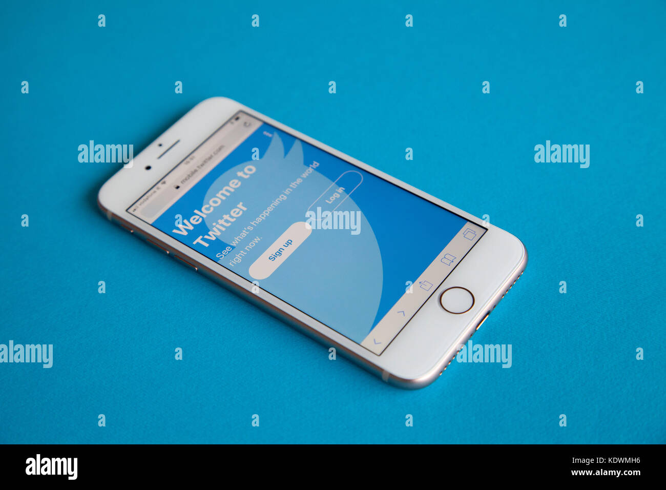 Twitter login screen hi-res stock photography and images - Alamy