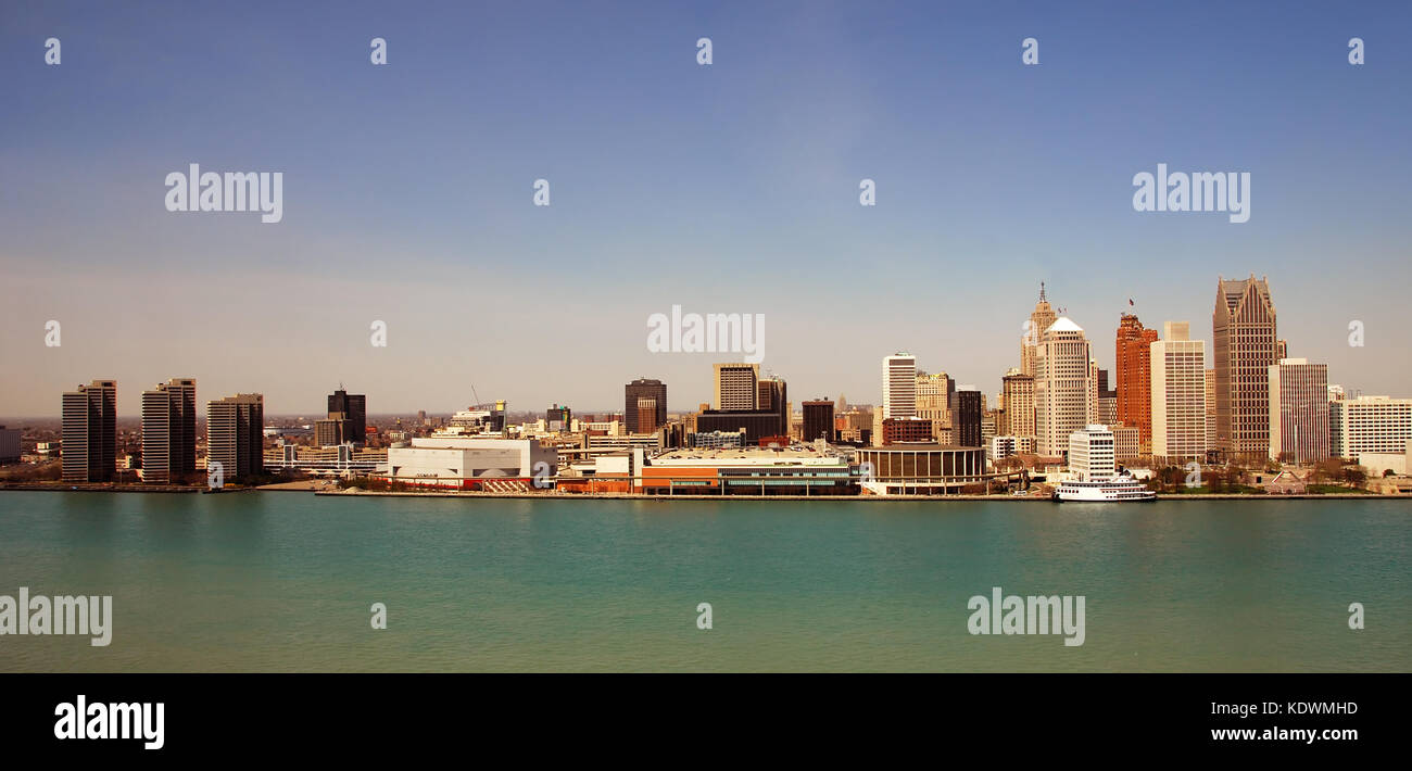 Downtown waterfront skyline detroit michigan hi-res stock photography ...
