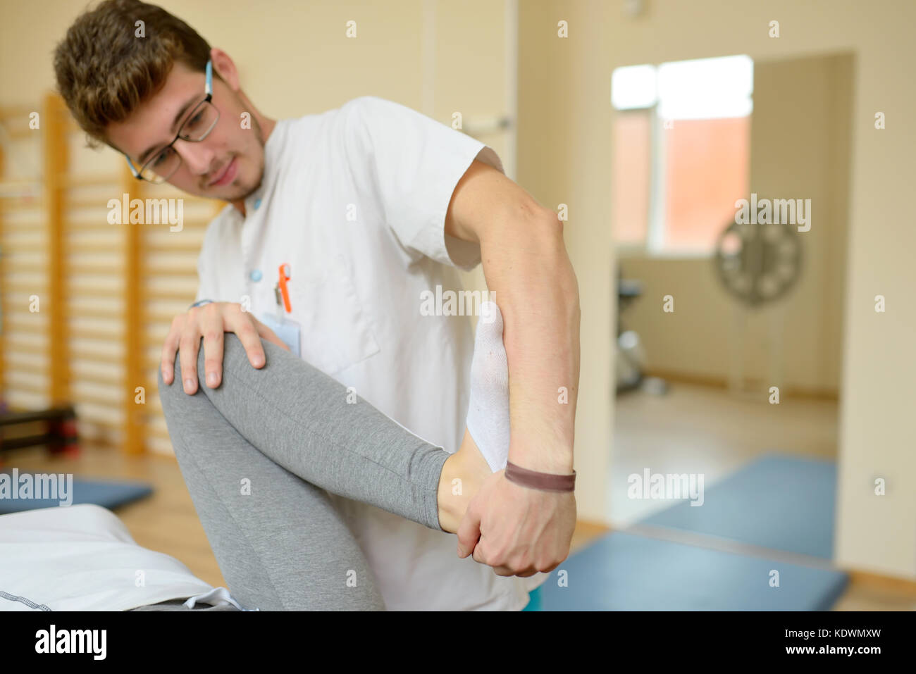 Physical therapist kinetotherapy and pacient Stock Photo - Alamy