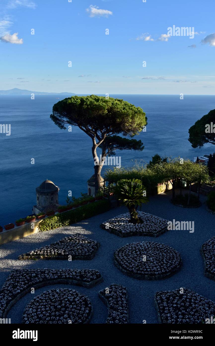 Villa by the sea i hi-res stock photography and images - Alamy